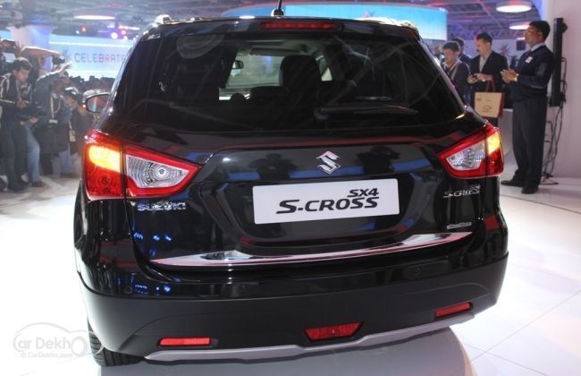 Maruti SX4 S Cross unveiled at the 2014 Auto Expo | CarDekho.com