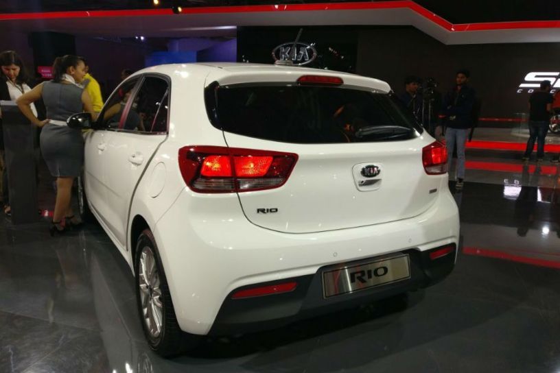 First Look: Kia Rio Hatchback | CarDekho.com