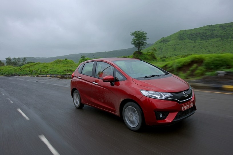 Fourth-gen Honda Jazz Spied For The First Time | CarDekho.com