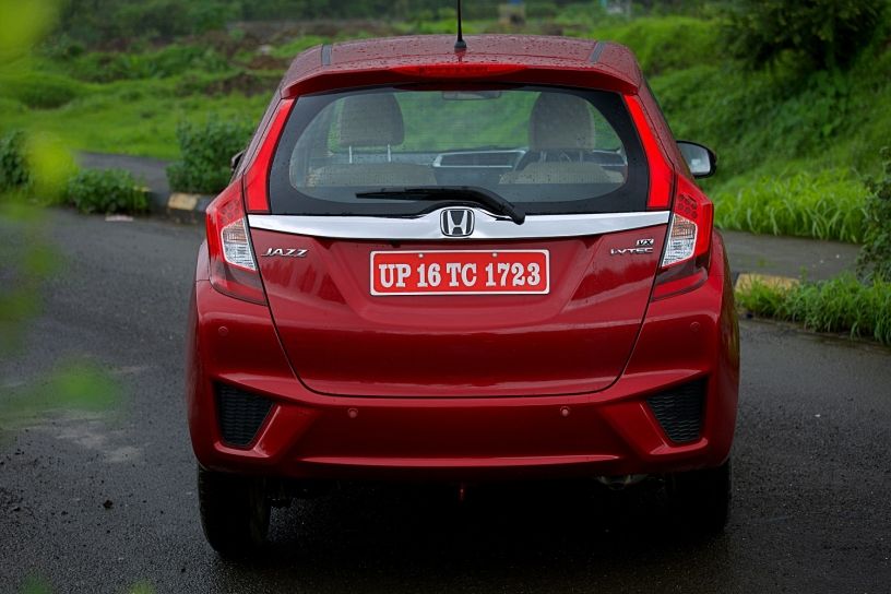 Fourth-gen Honda Jazz Spied For The First Time | CarDekho.com