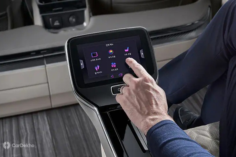 New-gen Kia Carnival Hi-Limousine 4-Seater Variant Revealed | CarDekho.com