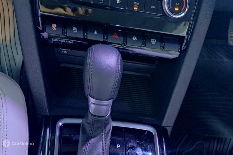 Mahindra XUV700 Interior Detailed In 20 Pics | CarDekho.com