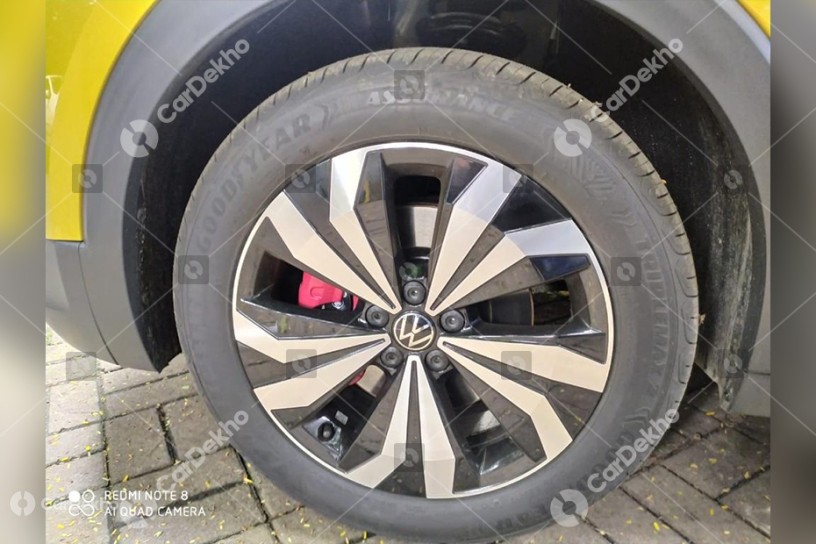 Volkswagen Taigun GT Snapped At Dealership Ahead Of Launch | CarDekho.com