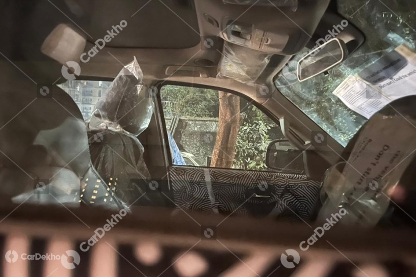 2022 Mahindra Scorpio’s Second-row Captain Seats Spied | CarDekho.com