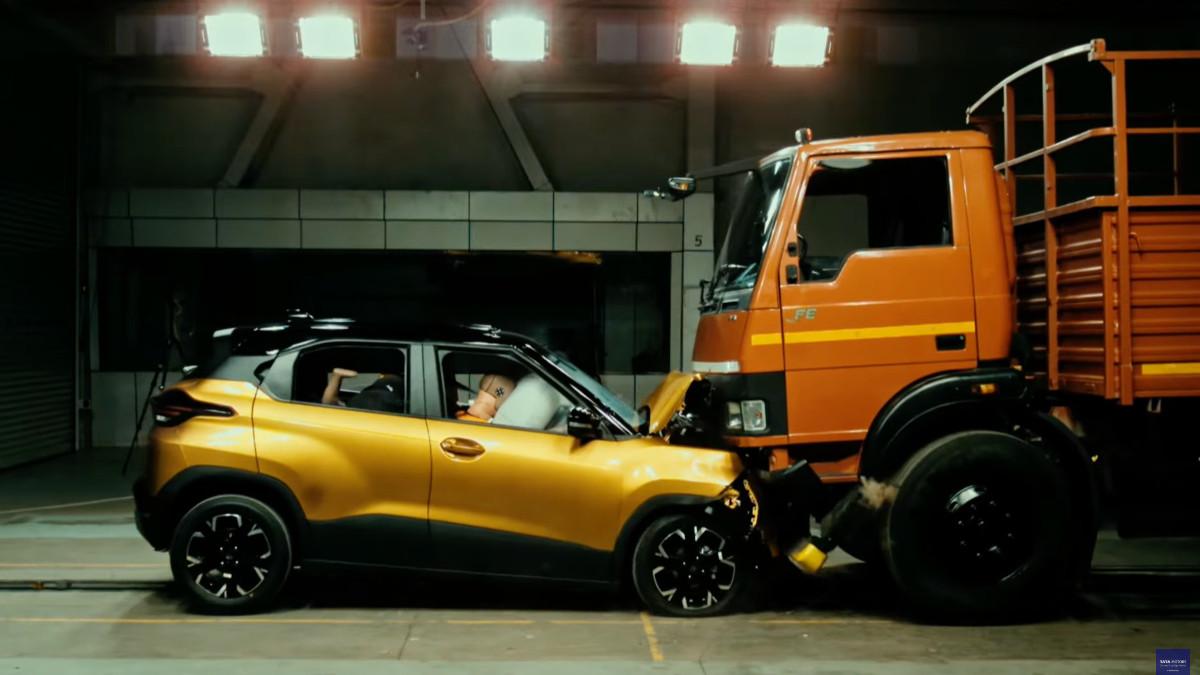 New 2026 Tata Punch Facelift Crash With Truck: Watch Footage ...