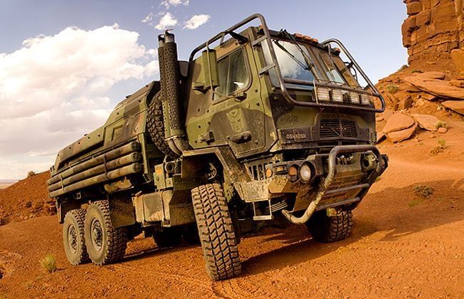 Transformers 4's Hound Unveiled by Michael Bay | CarDekho.com