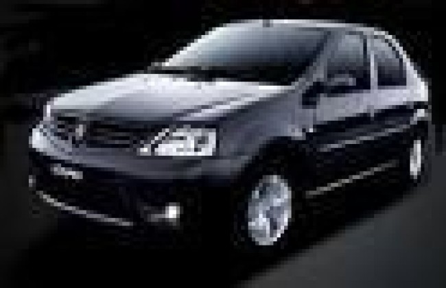 New Mahindra Renault Logan Tourer at Delhi Auto Expo | CarDekho.com