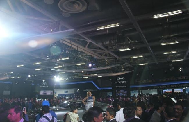 First public day at Auto Expo registers 60,000 visitors | CarDekho.com