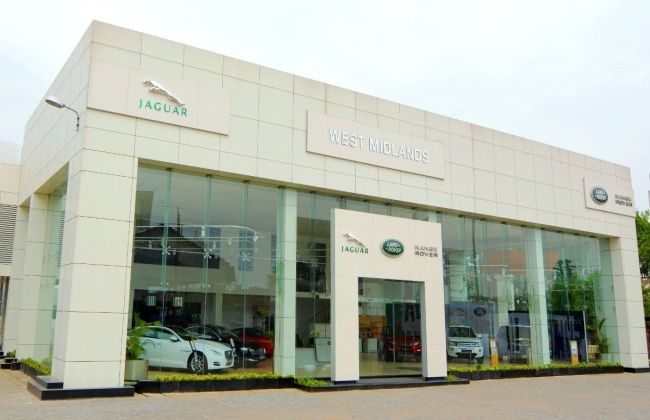 First Jaguar Land Rover Showroom opened in Nagpur | CarDekho.com
