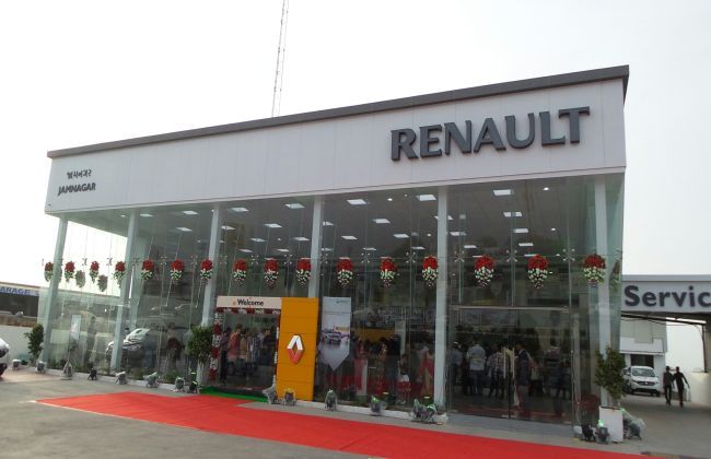 Renault Opens New Dealership in Jamnagar | CarDekho.com