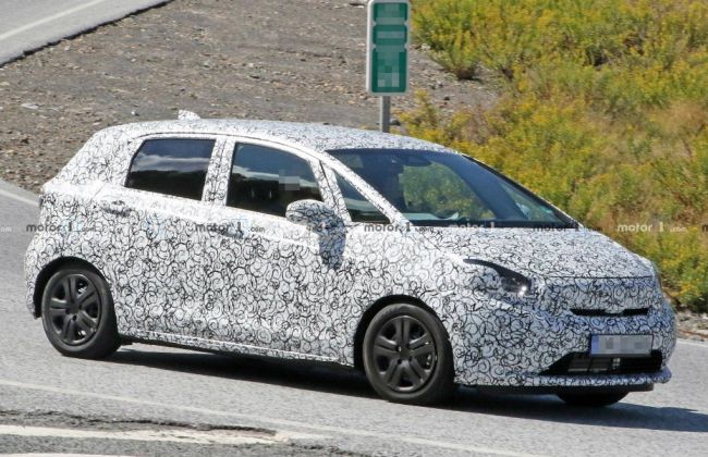 Fourth-gen Honda Jazz Spied For The First Time | CarDekho.com