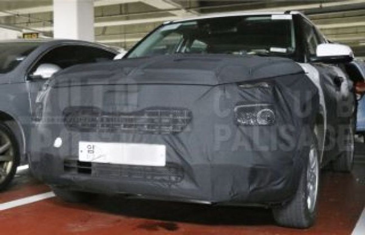 New Hyundai QXi Spy Pics Reveal More Details