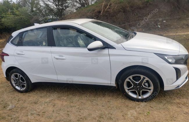 Hyundai i20 Sportz (O) Mid-spec Variant Explained In 10 Images ...