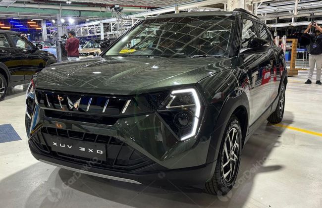 Mahindra XUV 3XO AX5 Variant Explained In 7 Images | CarDekho.com