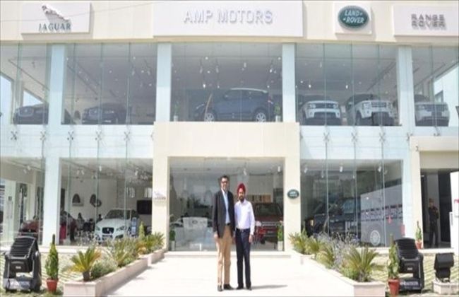 Jaguar Land Rover opens dealership in Gurgaon | CarDekho.com