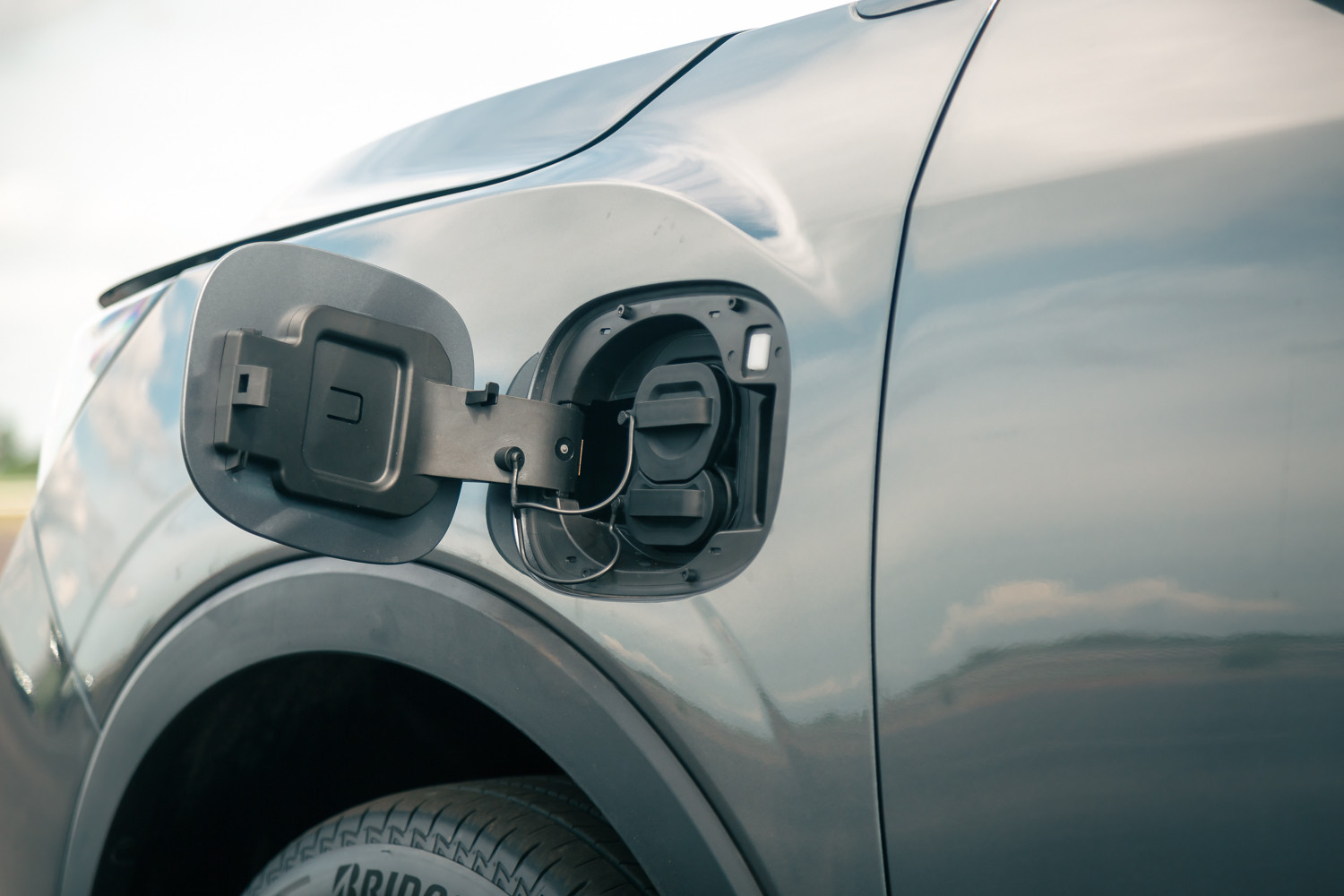 Mahindra Collaborates With Statiq For EV Charging Solutions | CarDekho.com