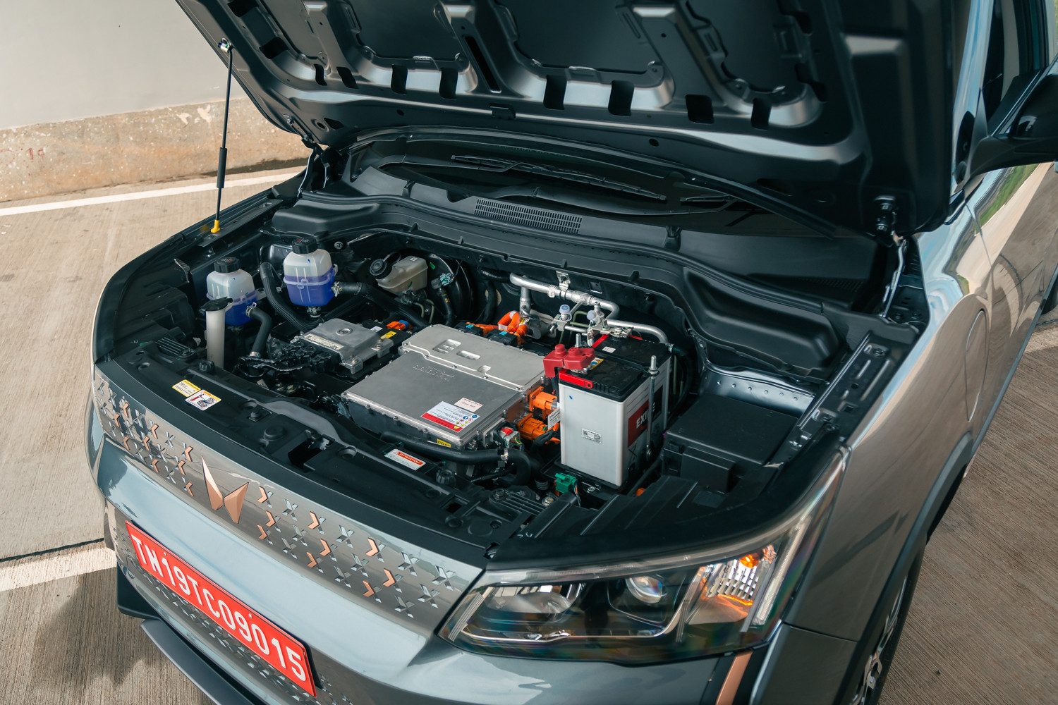 Mahindra Collaborates With Statiq For EV Charging Solutions | CarDekho.com